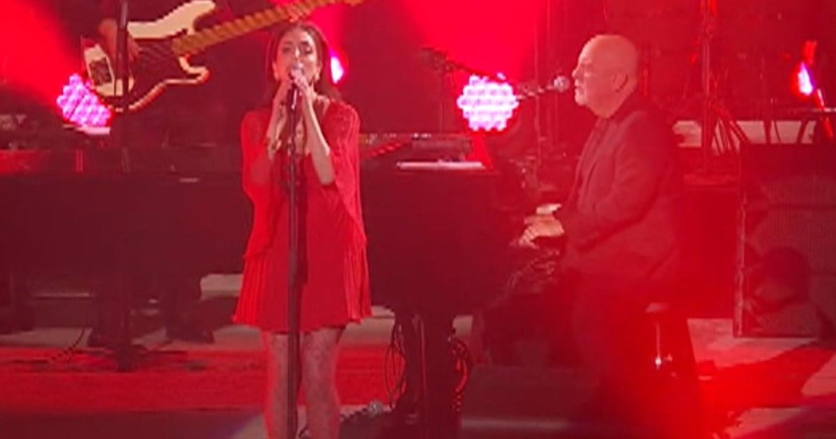 Billy Joel and daughter Alexa Ray sing duet at MSG