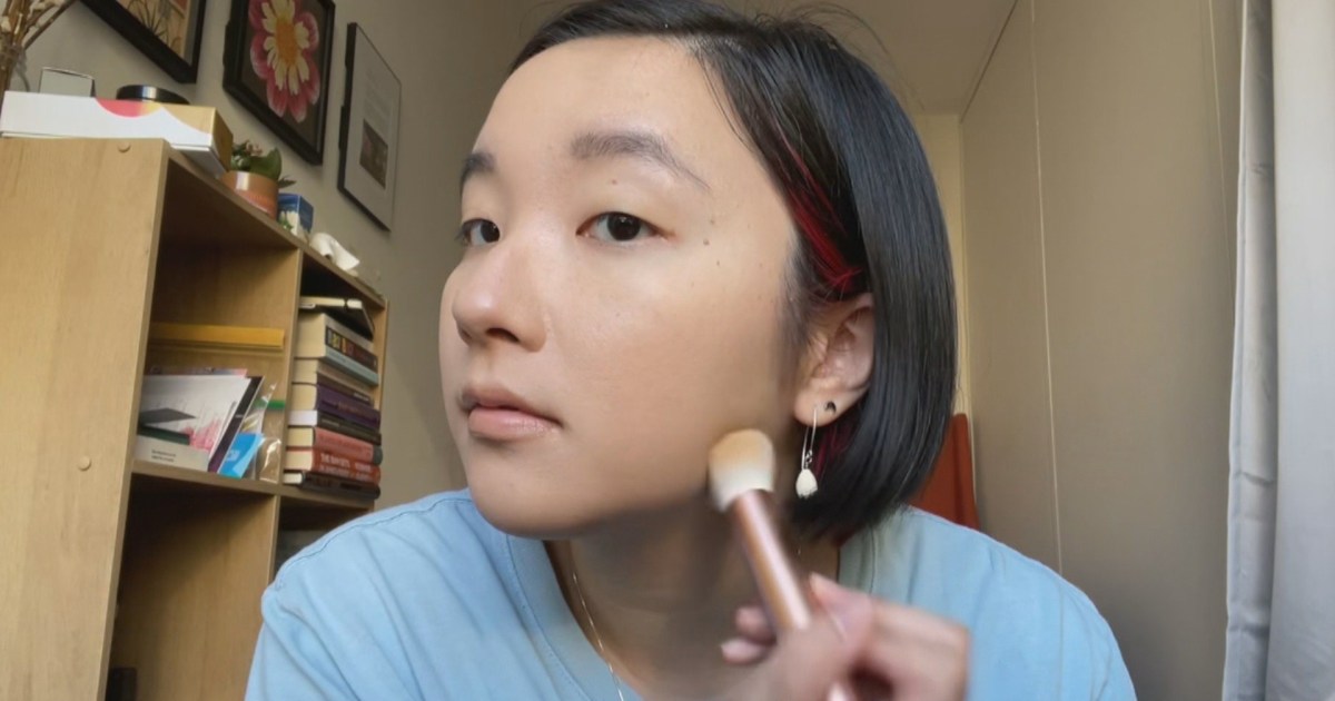 Spring travel essentials: Stackable makeup kit, brush set, more