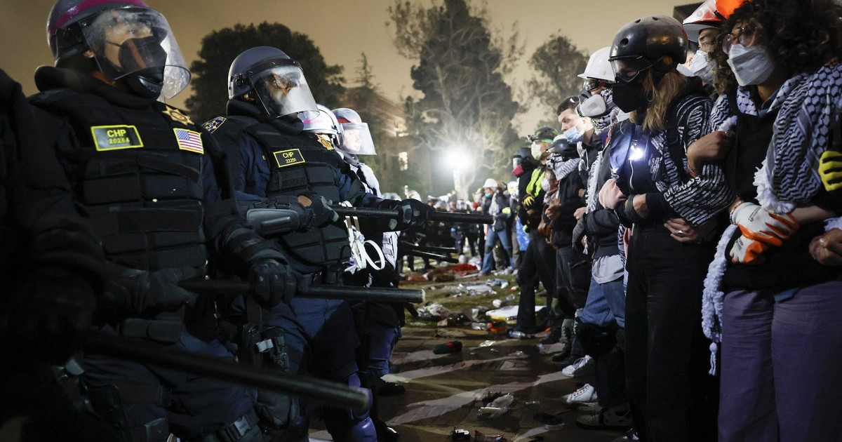 College protests: More clashes with police across US campuses