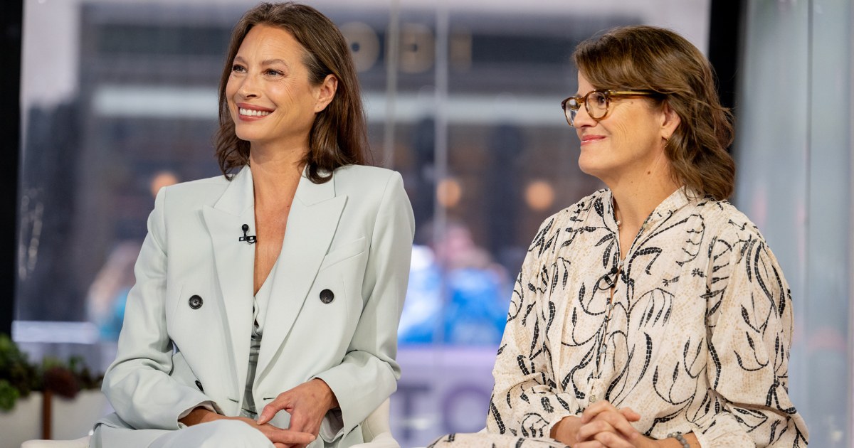 Kelly Corrigan, Christy Turlington Burns talk motherhood podcast