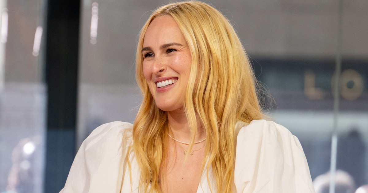 Rumer Willis talks motherhood, return to the stage, father's health