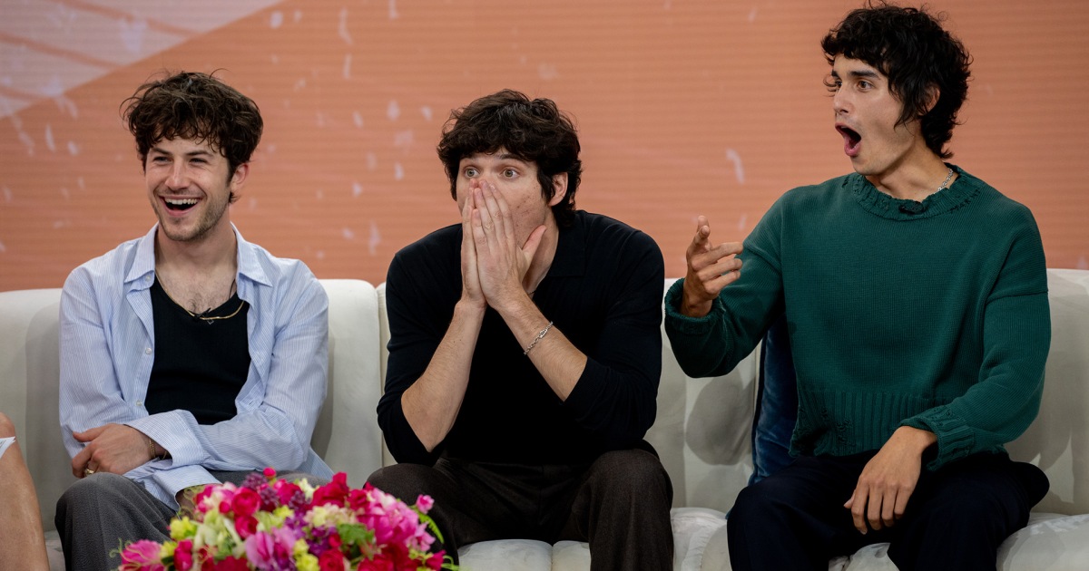 See Wallows get a special surprise message from Tony Hawk