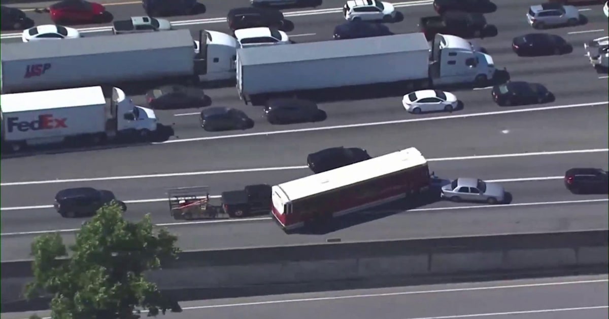 Gunman leads high-speed chase in deadly Atlanta bus hijacking