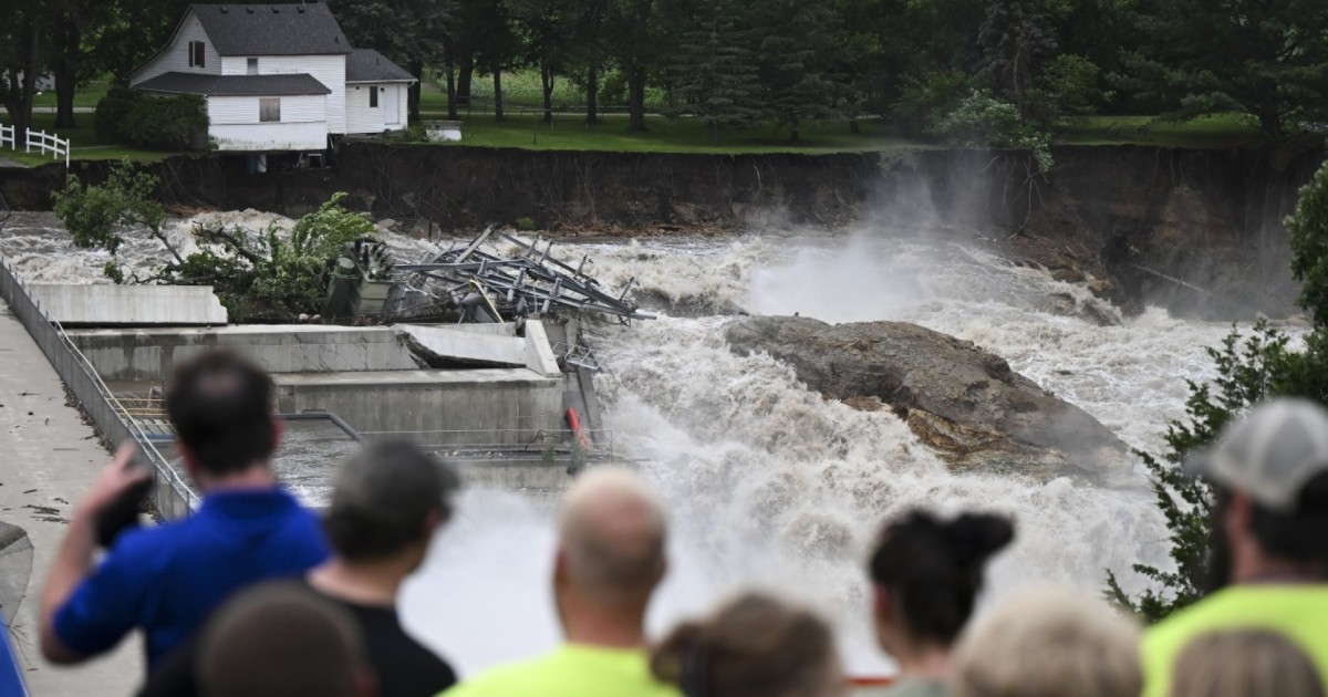 Floods batter Midwest as concerns grow over Minnesota dam