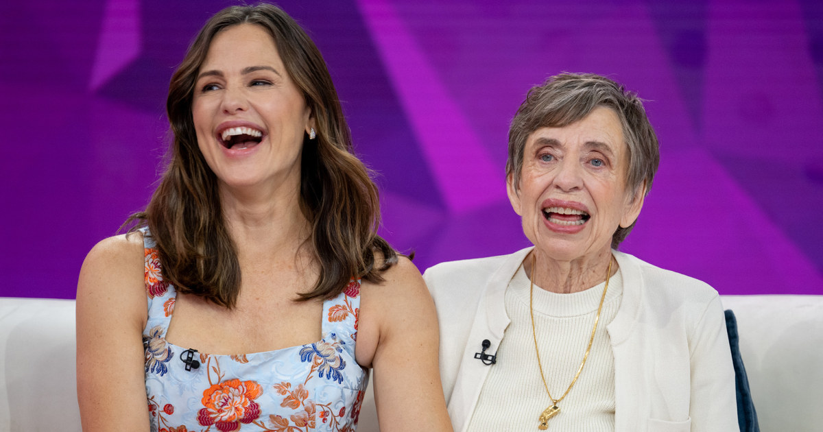 Jennifer Garner and mom Pat talk family, ‘Pretend Cooking Show’