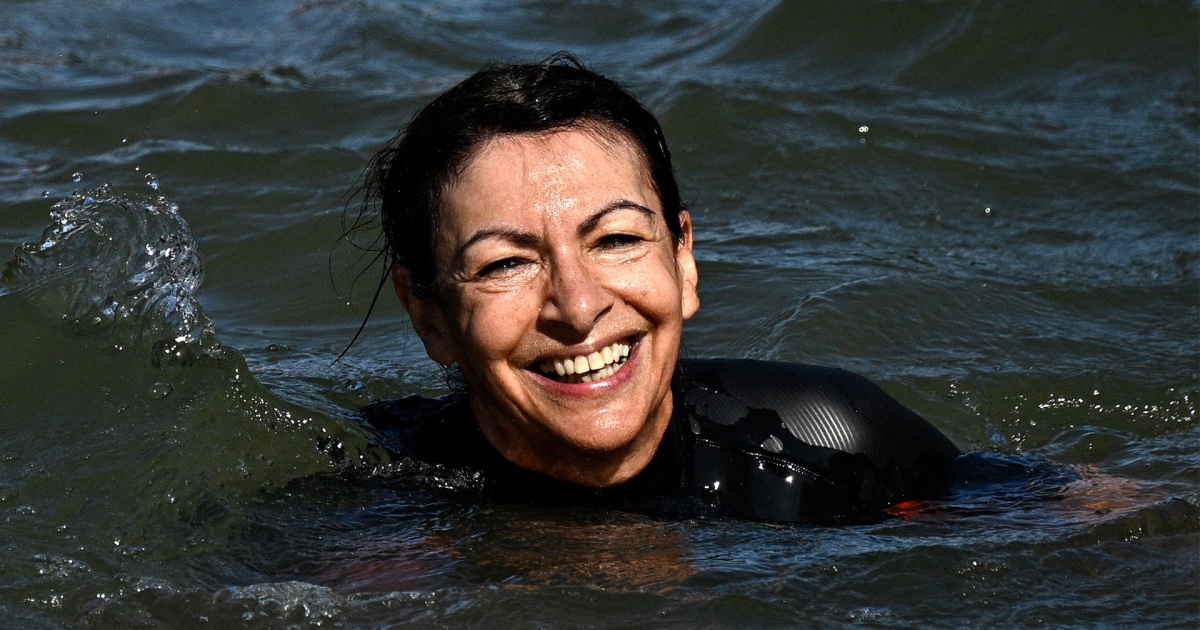 Mayor of Paris follows through on promise to swim in Seine