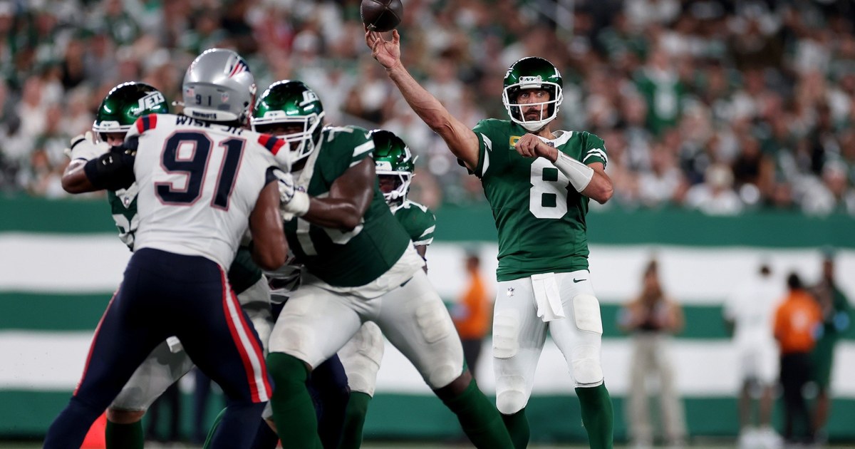 NY Jets' Aaron Rodgers plays in first home game since injury