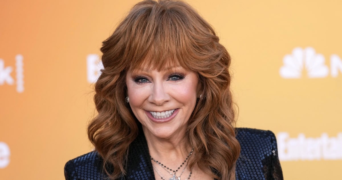 Reba McEntire, Carole King write 'Happy's Place' theme song