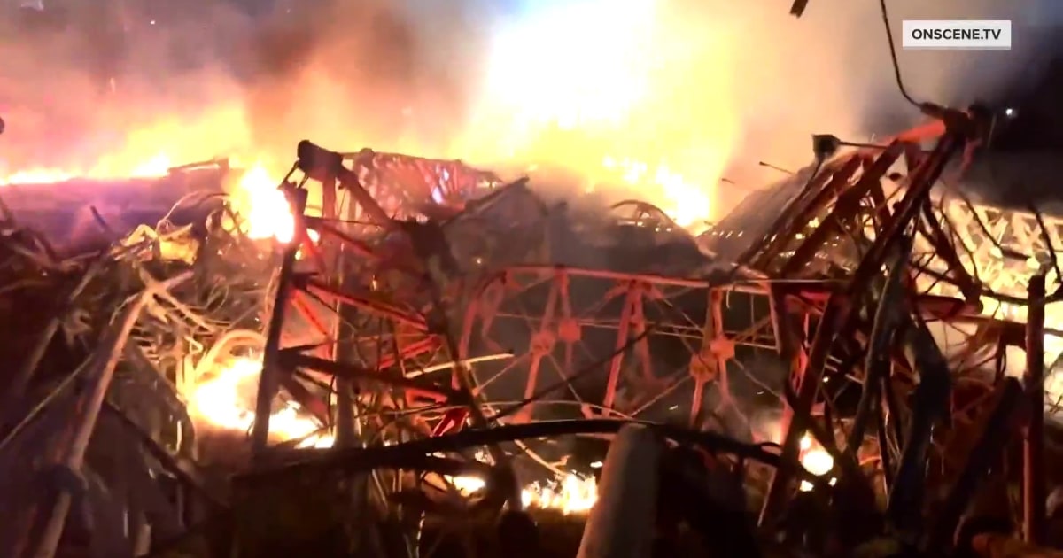 Helicopter crashes into radio tower in Houston leaving four dead