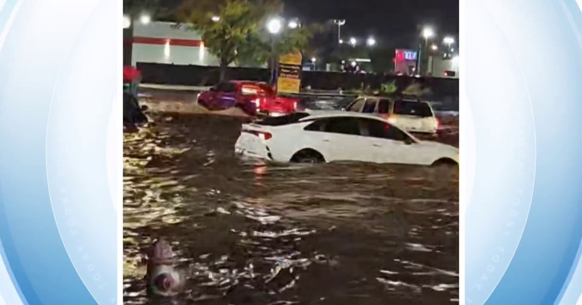2 dead, hundreds rescued from severe floods in New Mexico