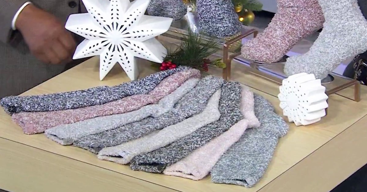 Cozy socks, throw blankets, more: Shop last-minute holiday gifts