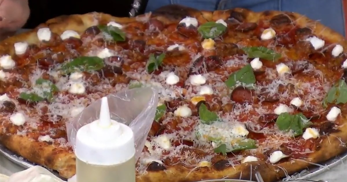 Jenna Bush Hager and Ego Nwodim try their hand at making pizza