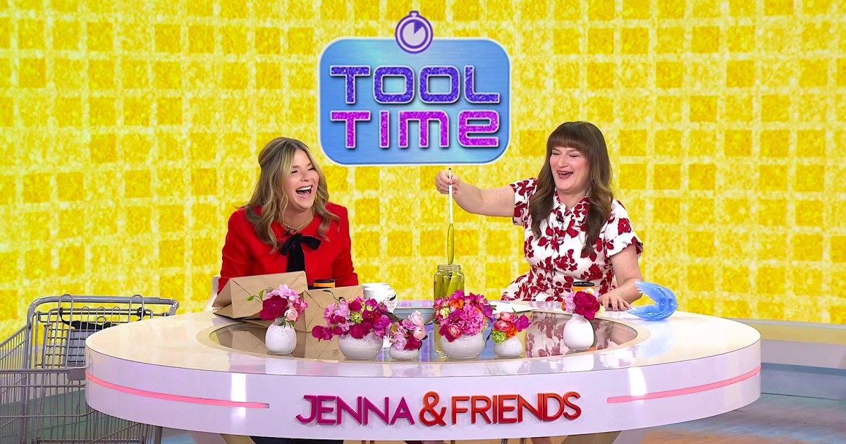 Can Jenna and Ana Gasteyer figure out what these gadgets are?