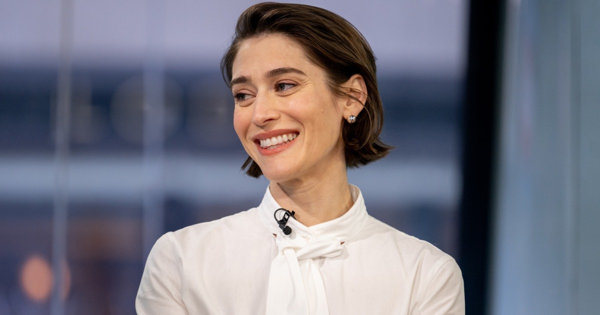 lizzy caplan 2024