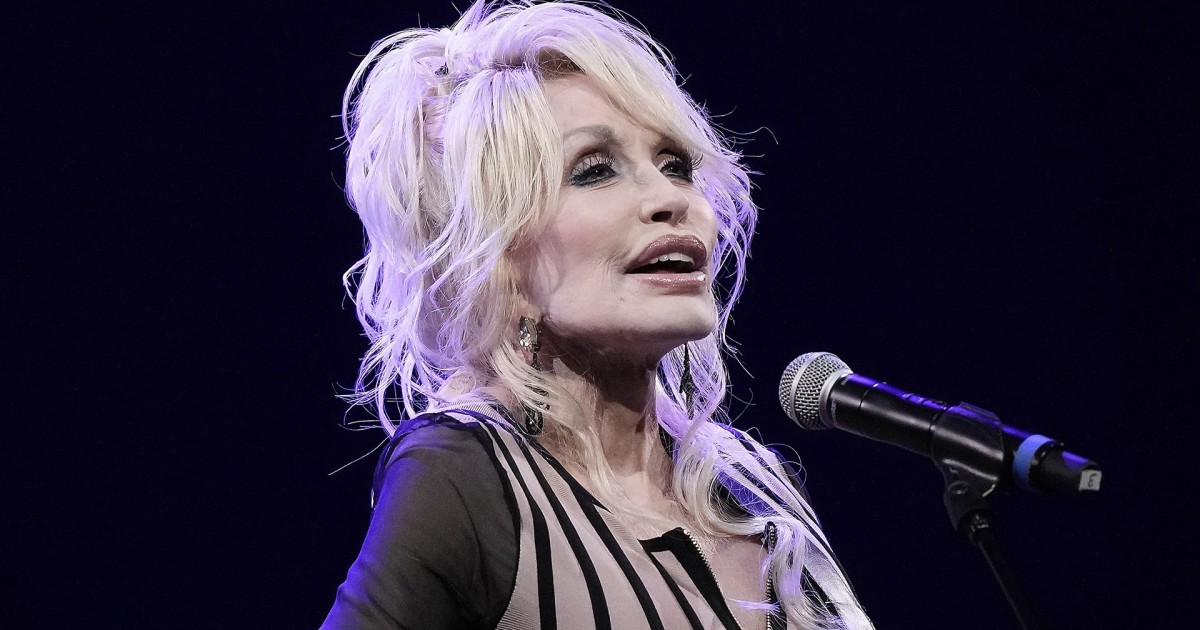 Dolly Parton makes 1st public appearance after death of Carl Dean