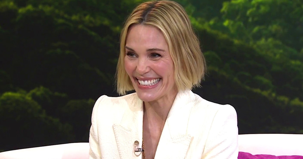 Leslie Bibb talks ‘White Lotus,’ iconic hairstyle, Sam Rockwell