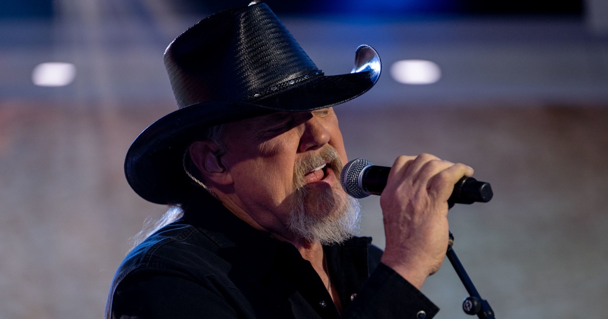 Trace Adkins performs ‘What Color’s Your Wild’ live on TODAY!