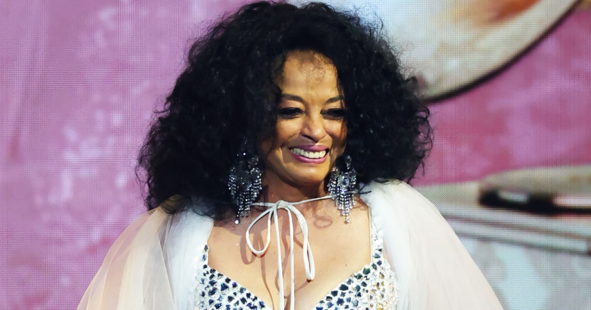Diana Ross tells show audience 'I'll never retire'