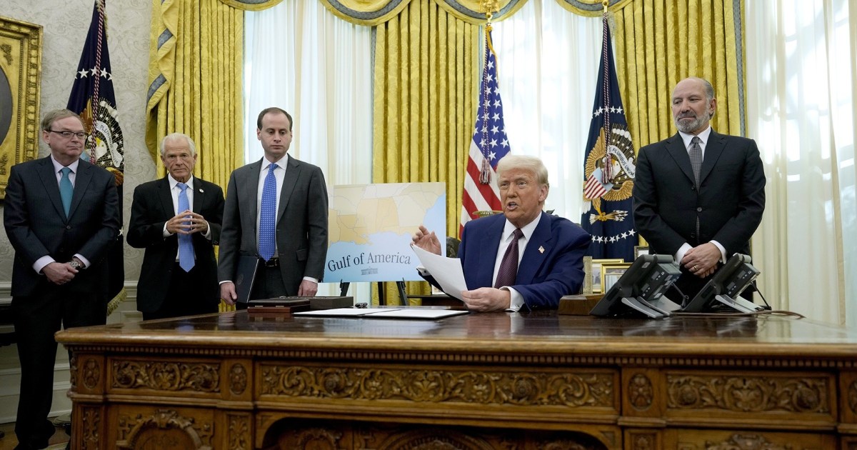 Who is winning the tariff war in the Trump administration?