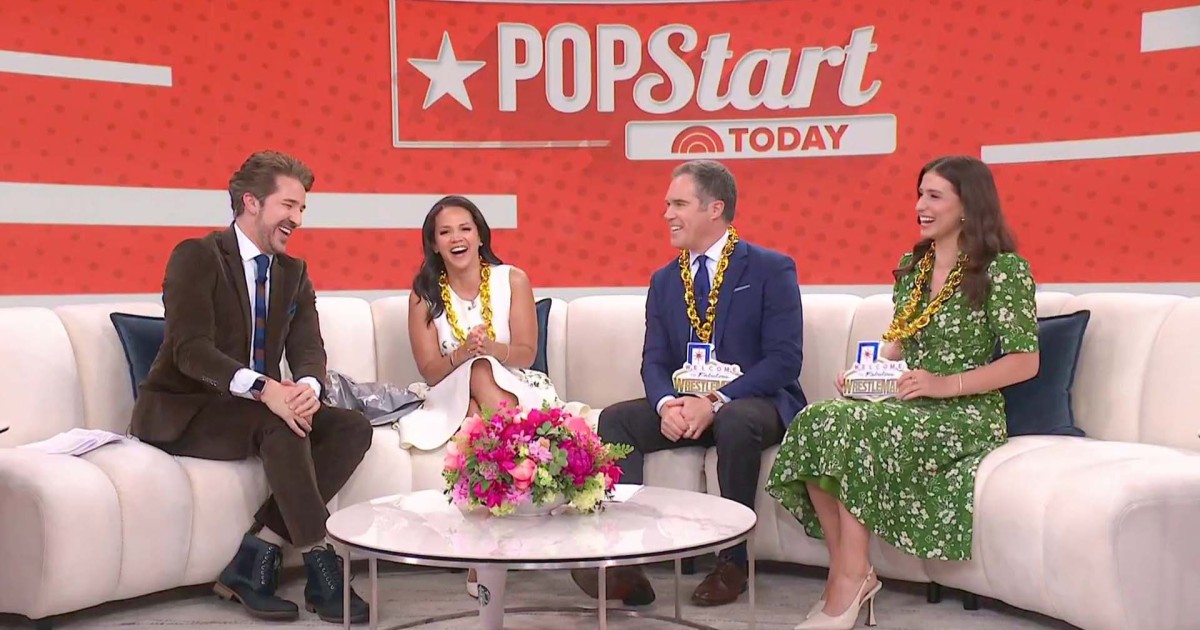 Joe Fryer gives co-anchors gifts he got from Wrestlemania