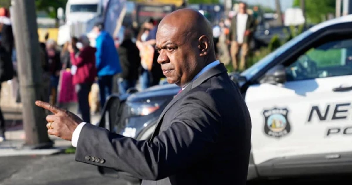 Newark mayor arrested while protesting at ICE detention center