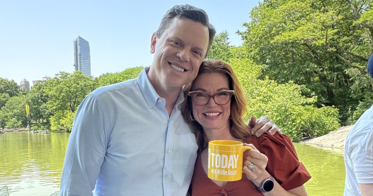 Fan Brings Sunday TODAY Mug to NYC and Runs Into Willie Geist!