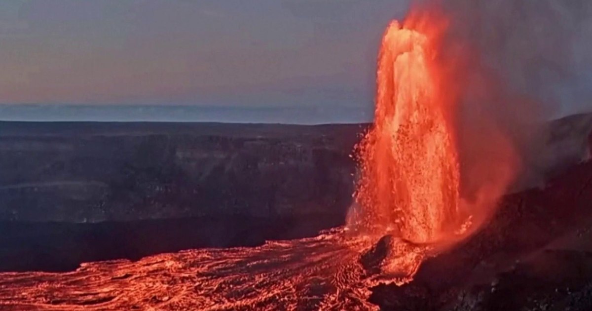 Hawaii’s Mount Kilauea Erupts Shooting Lava up to 1,200 Feet