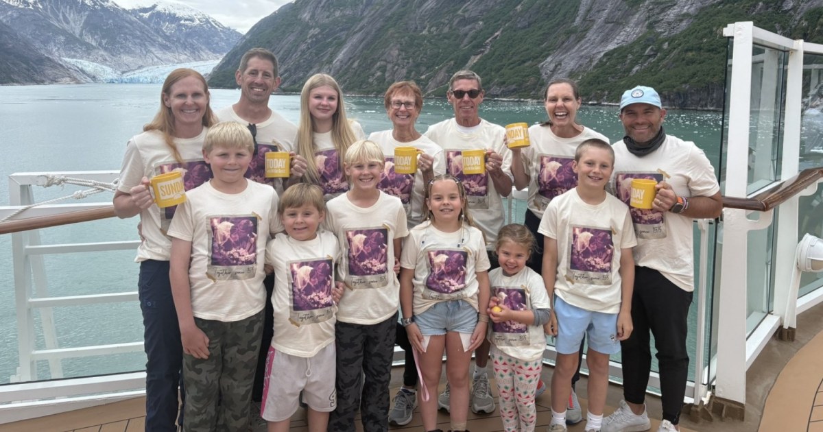 Family Marks Alaska Cruise in Sunday Mug Shot