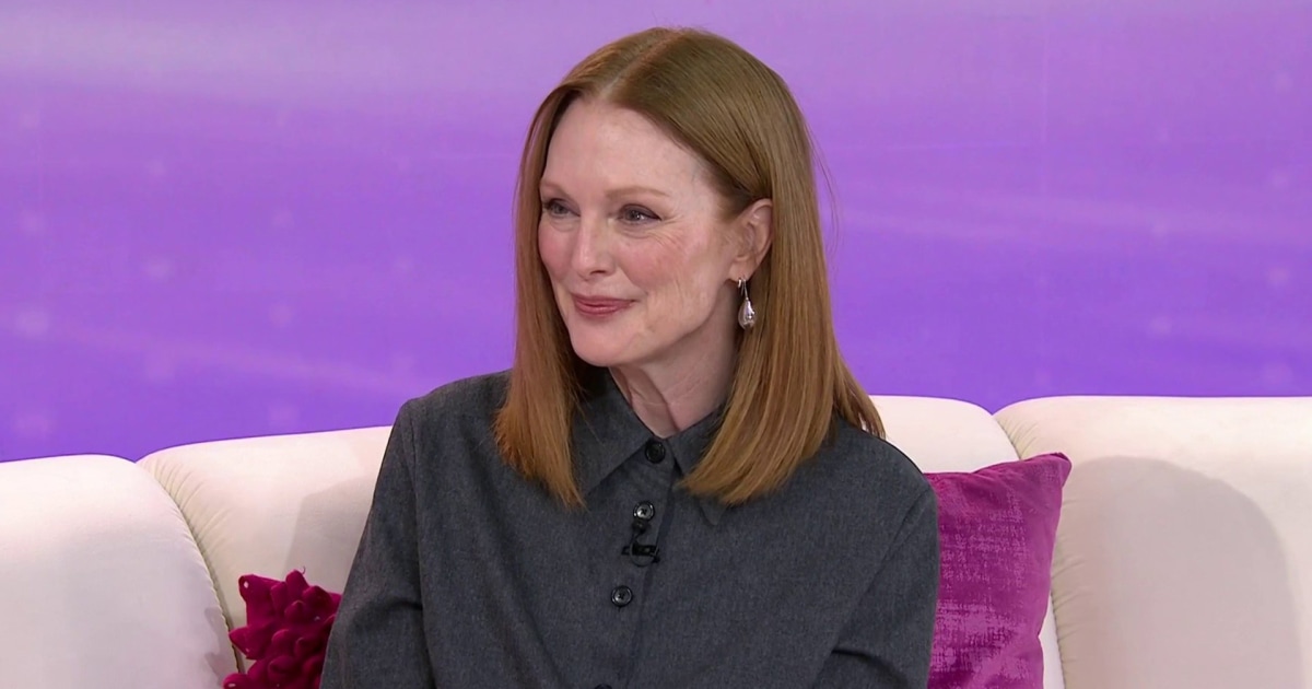 Julianne Moore on 40-Year Career, 'Sirens,' Alzheimer's Awareness