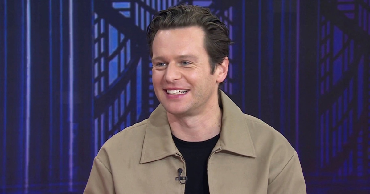 Jonathan Groff Talks Broadway’s ‘Just In Time, Sarah Hyland, More