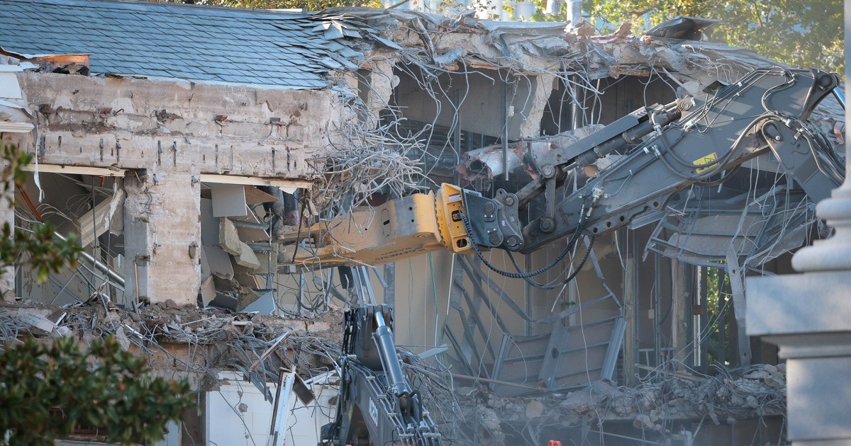 Historic Preservation Group Urges Pause on East Wing Demo