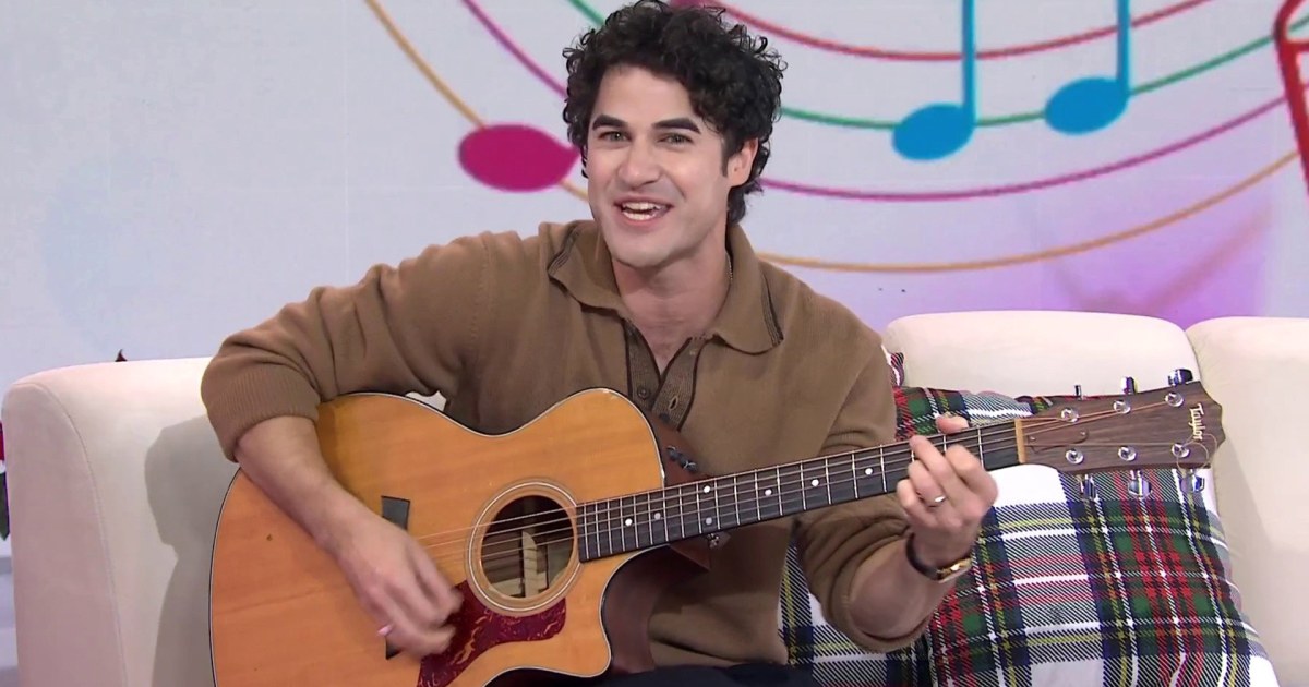 See Darren Criss Improvise Pop-Culture Headlines Into Songs