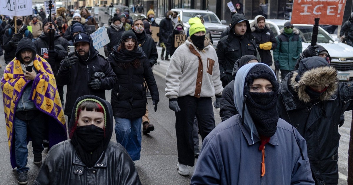 Pentagon Readies 1,500 Troops Amid Growing Minnesota Protests