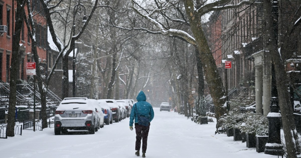 NYC Braces for a Foot of Snow as Winter Storms Rolls Through