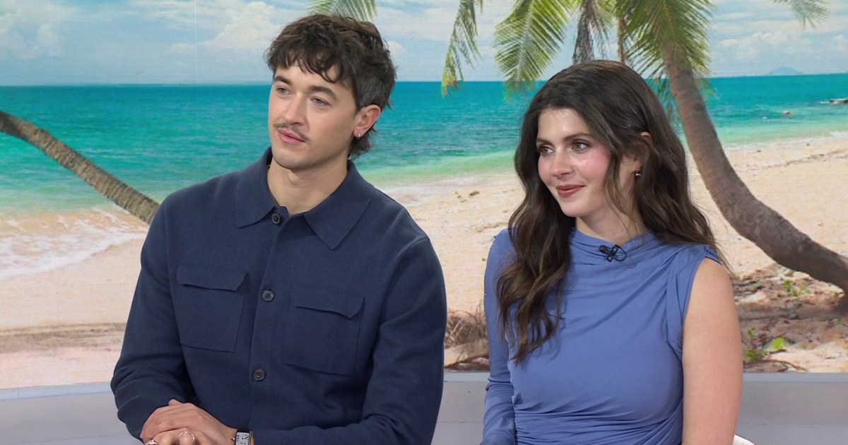 Tom Blyth and Emily Bader Talk ‘People We Meet on Vacation’