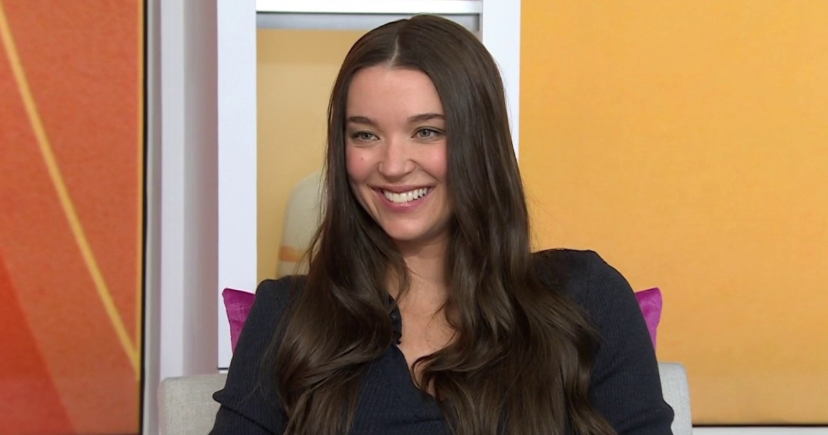 Nicole Brydon Bloom Talks ‘Paradise’ S2, Justin Theroux, More