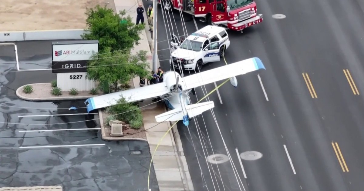 Video: Small Plane Makes 'Miracle' Landing on Busy Phoenix Road