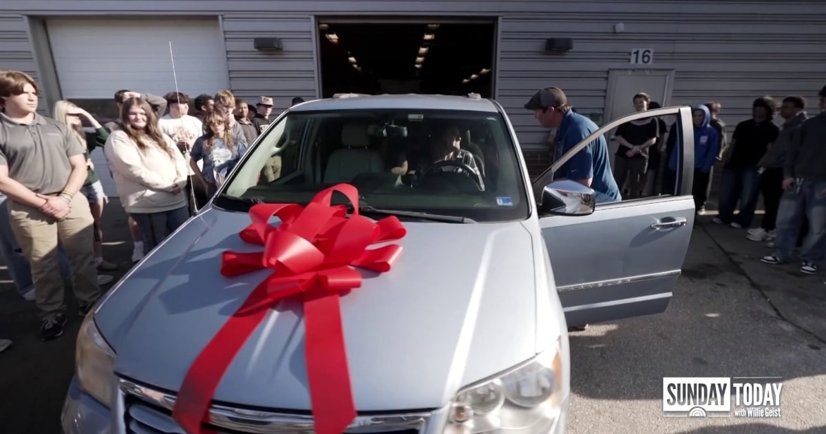 Students Fix Used Cars and Donate Them to Single Moms for Free