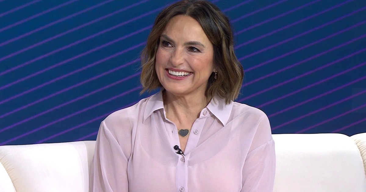 Mariska Hargitay Talks 'SVU’ S27 Finale, Broadway Debut, Knicks