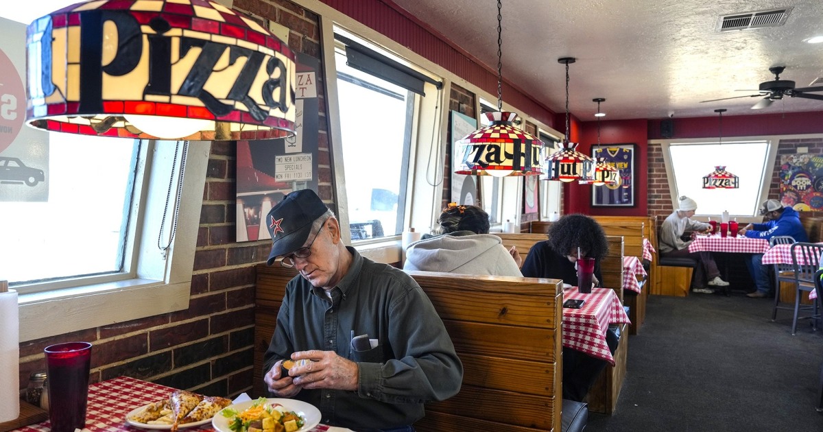 Restaurant Chains Go Retro as Customers Crave Nostalgia