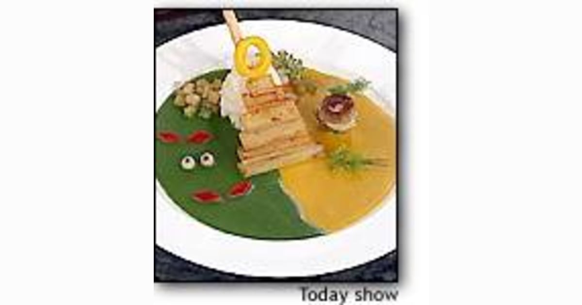 AN ELEVATION TO THE GOLDEN RING SPIKED WITH THE STAFF OF GANDALF SET IN ...