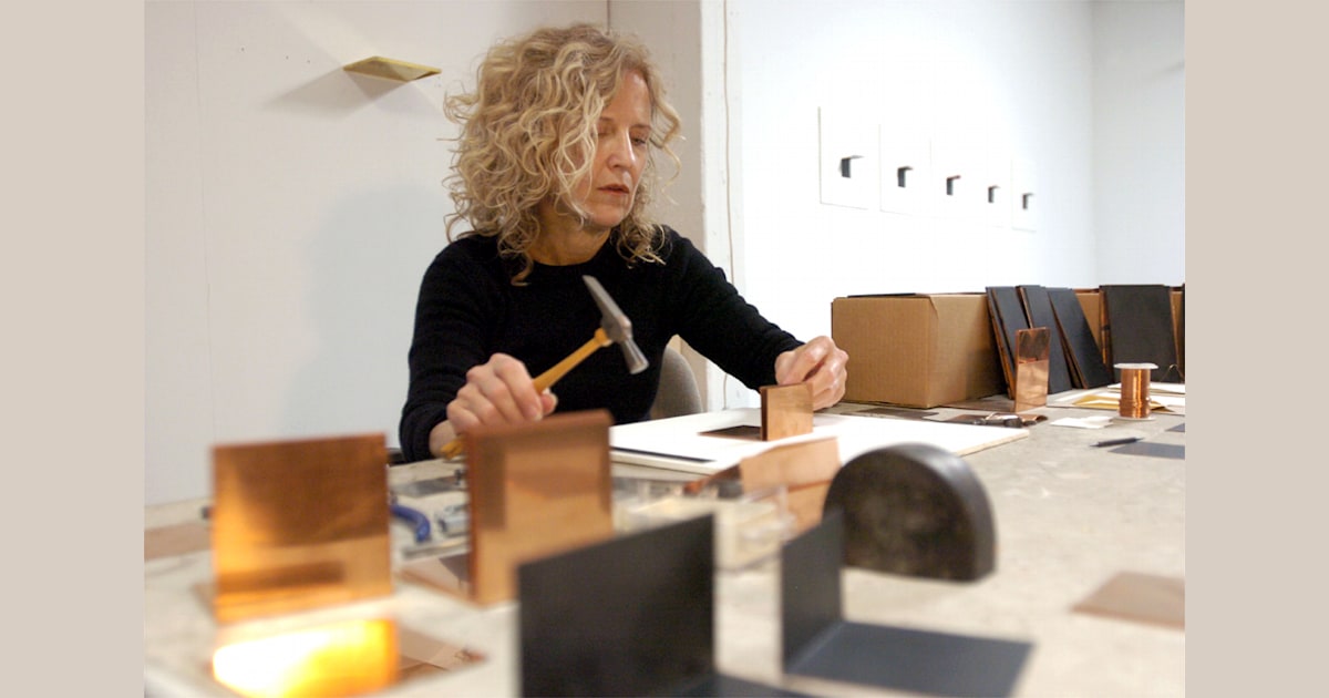The incredible lightness of metal art