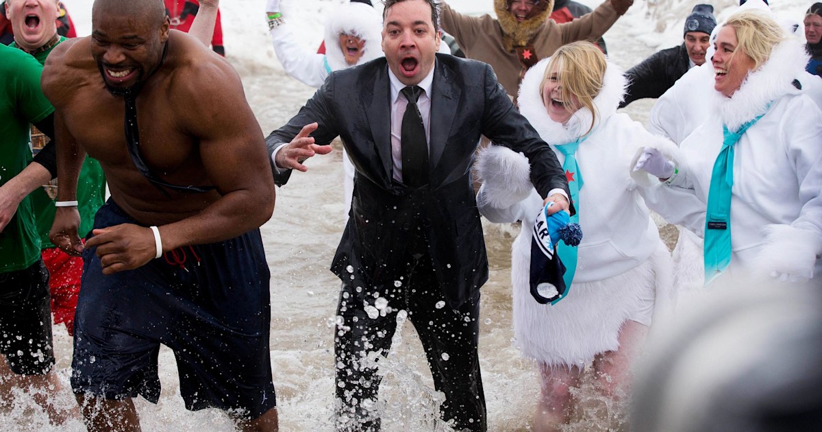 Jimmy Fallon takes icy plunge in Lake Michigan