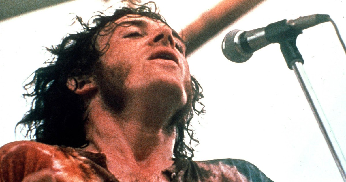 Joe Cocker, raspy-voiced rocker, dies of lung cancer at 70