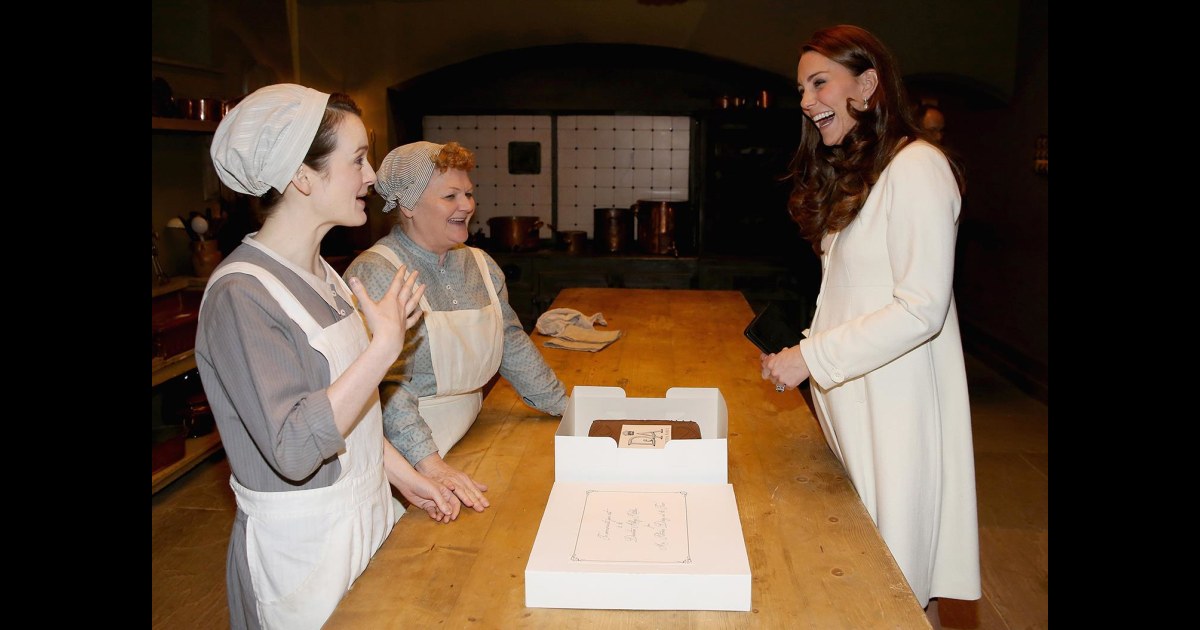 Duchess Kate Gets Tour Of Downton Abbey At 8 Months Pregnant
