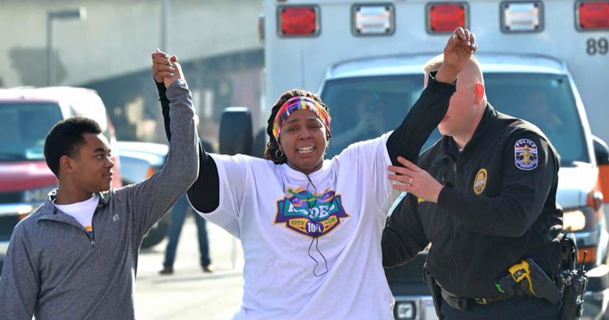 Inspirational photo shows police officer helping woman finish 10K