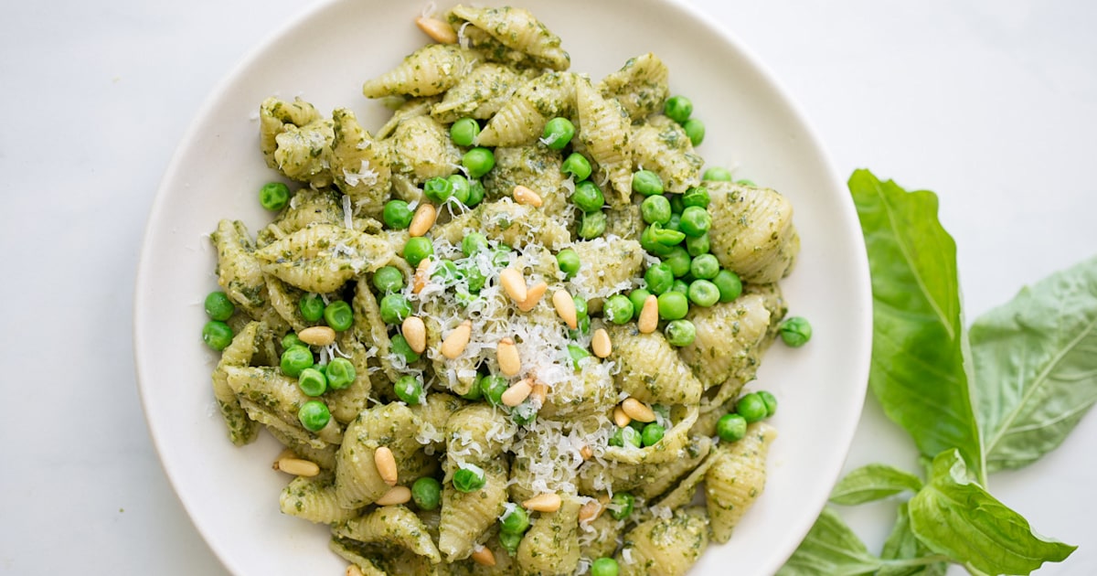 Pasta Shells with Pesto and Peas