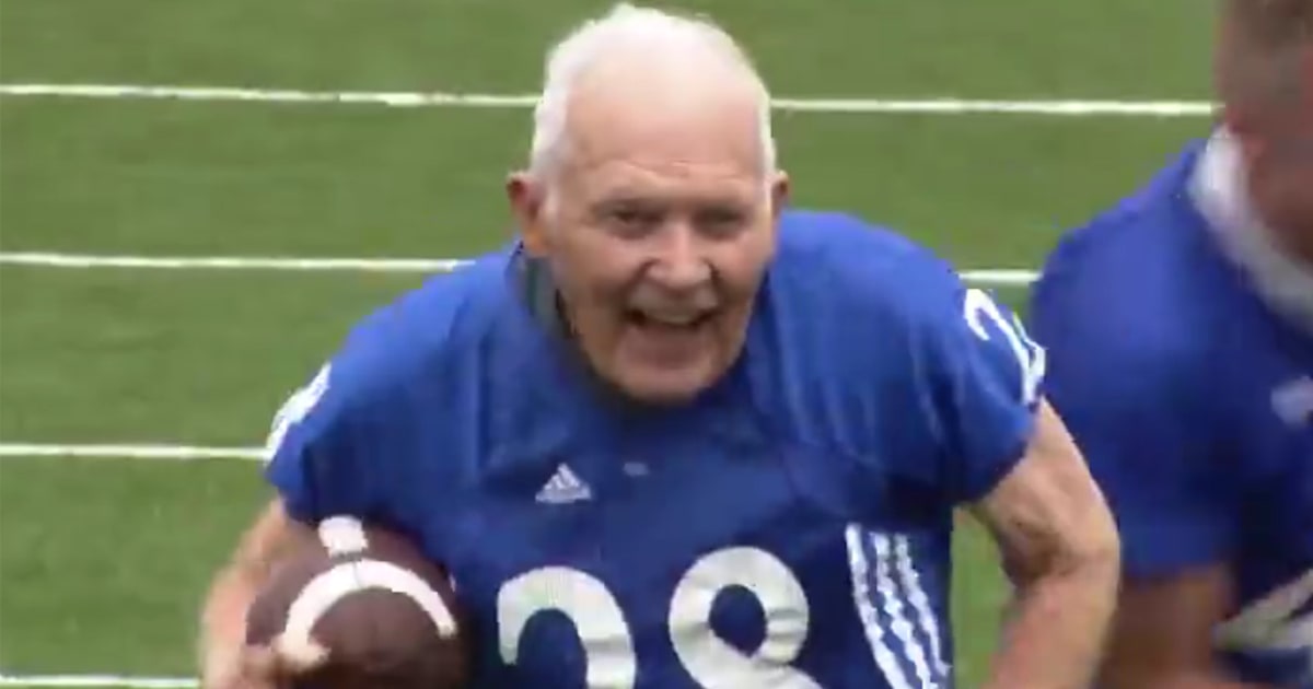 89-year-old veteran scores touchdown at Kansas football game