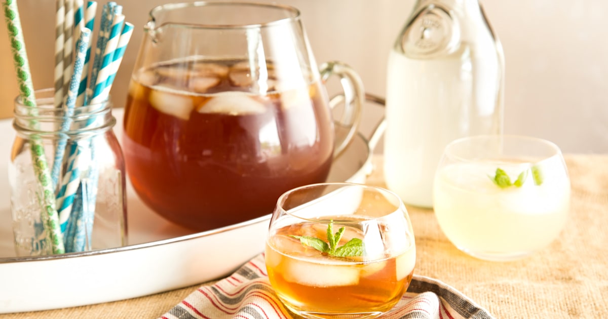 How to make simple syrup for cocktails, iced tea and more