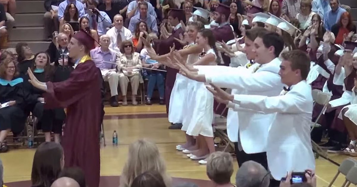 Watch graduating class 'Shake It Off' in flash mob video